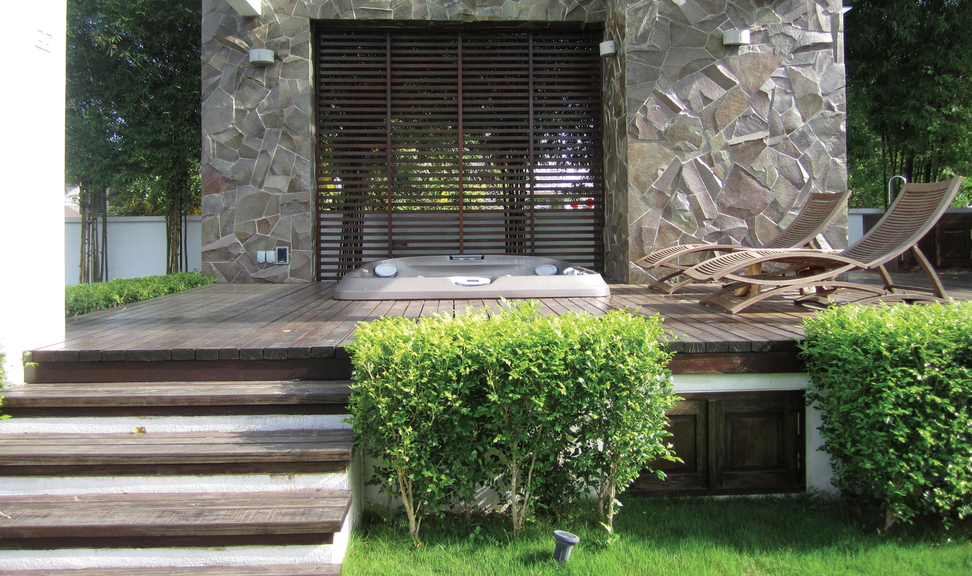 The Beginner's Guide to Hot Tub Therapy - Wellness Shop